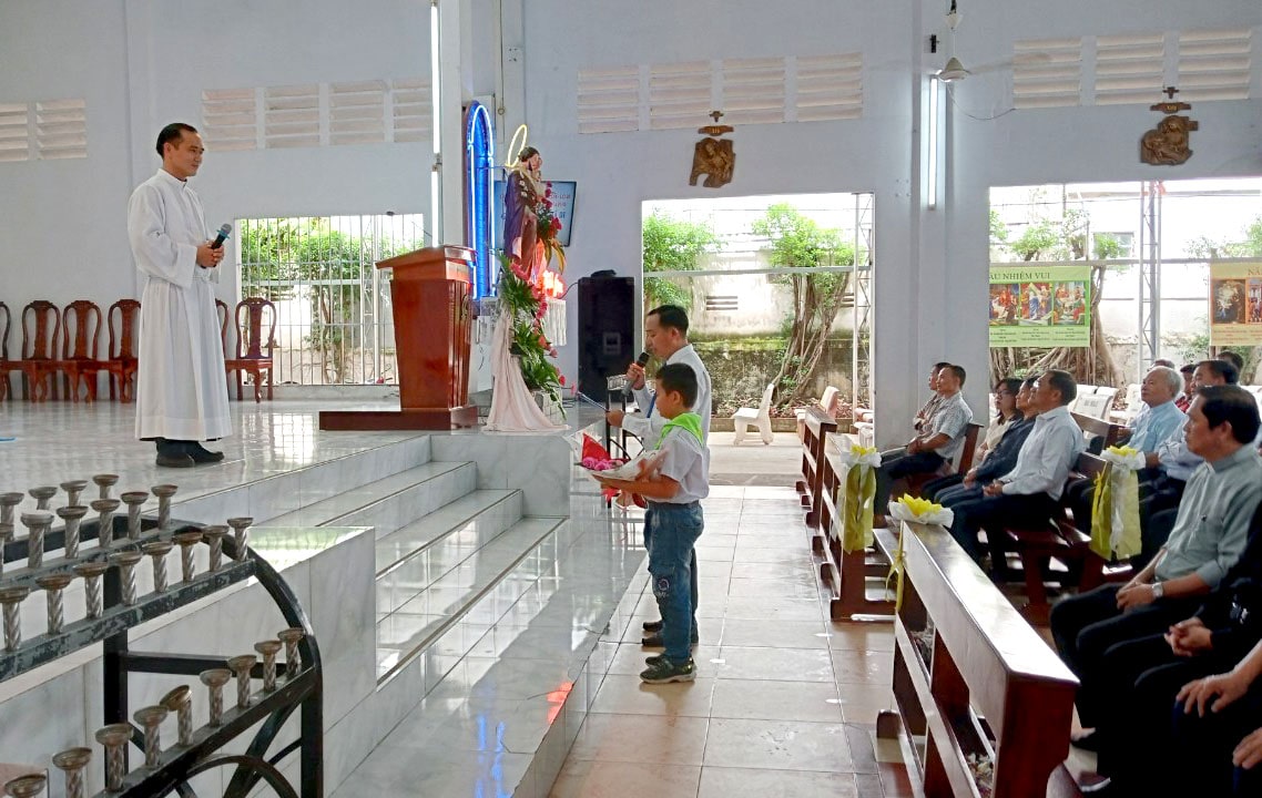 [Giáo xứ Lộ 20]GIÁO XỨ LỘ 20 ĐÓN CHA PHÓ GIOAKIM TRẦN BÁ DI